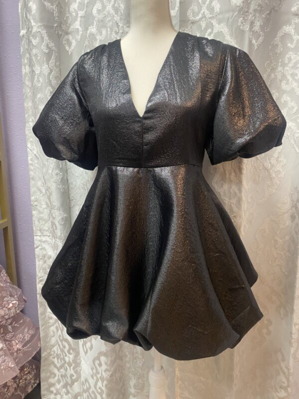 V neck Voluminous Dress - Black – The Fashion Opera